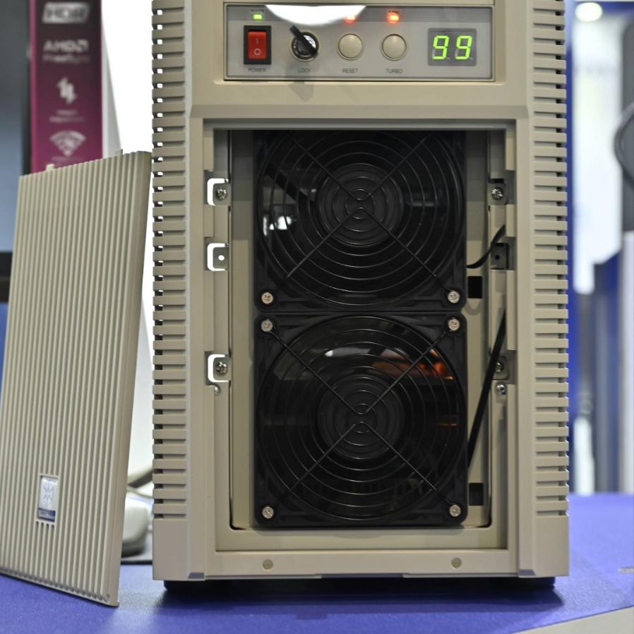 SilverStone FLP02 Retro Mid Tower Case | PLE Computers